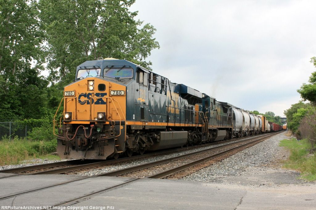 CSX 780 and train Q438